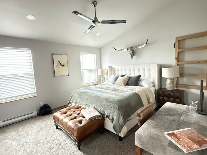 Open Floor Plan, Central Location, Trailer Parking - Montrose, CO