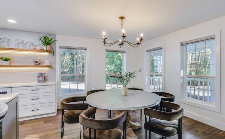 Relax & Retreat: Luxury Interior & Outdoor Living - Monroe, WA