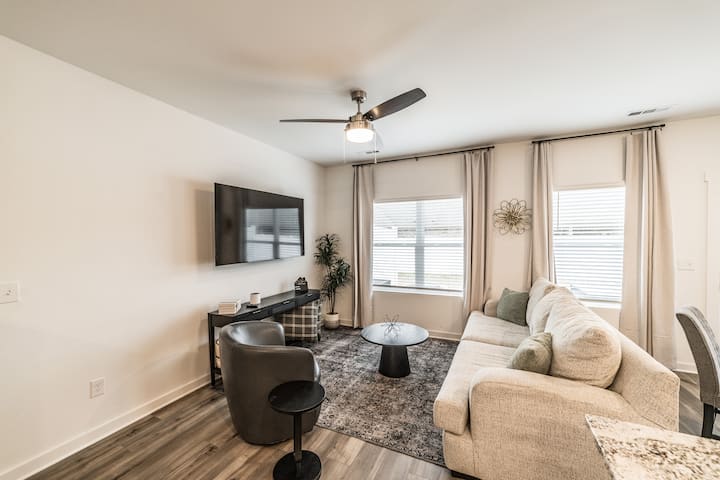 Chic Huntsville Stay: Near Midcity, Dining & Shops - Huntsville, AL