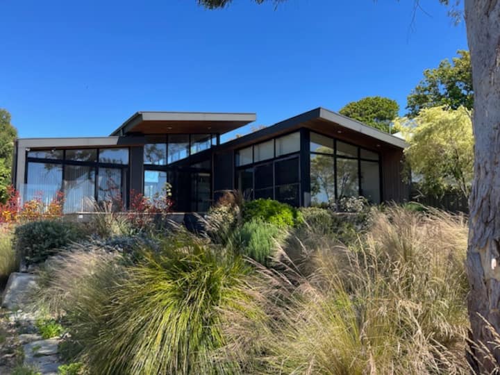 Stunning Lakeside Escape - Mallacoota