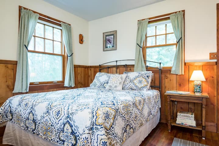 Relaxing Country Retreat With Private Bath House - Washougal, WA