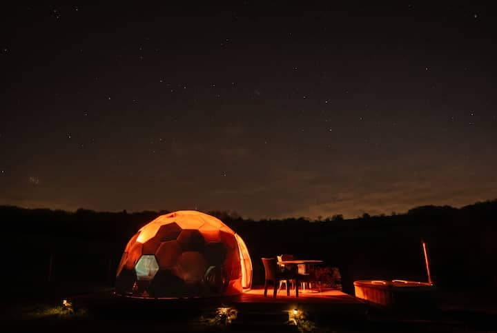 Cosy Stargazing Dome With Optional Hot Tub & Sauna - Honiton