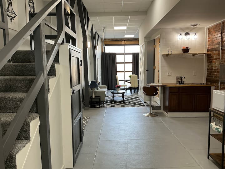 Cozy Loft Style Apartment In Downtown Hampton. - Hampton, VA