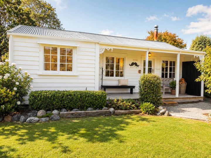 Cozy Cottage Mountain Retreat - National Park - New Zealand