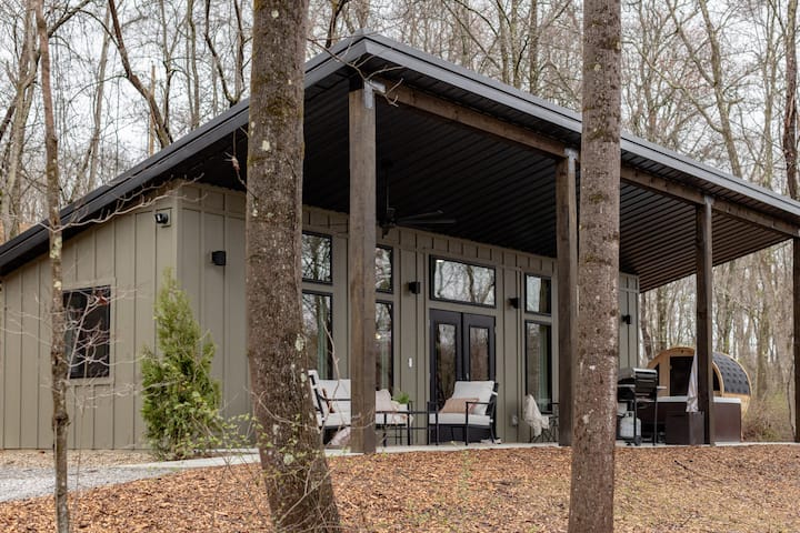 Modern Couples Cabin | Hot Tub + Outdoor Shower - Hocking County, OH