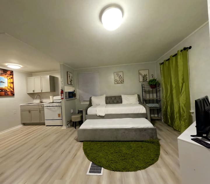 Cute Studio Apt Close To The Zoo - Johnny Appleseed Festival