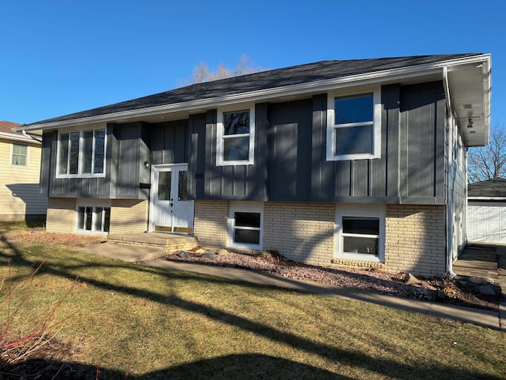 Ankeny-5 Bedroom House-deck-near I35 - Ankeny, IA