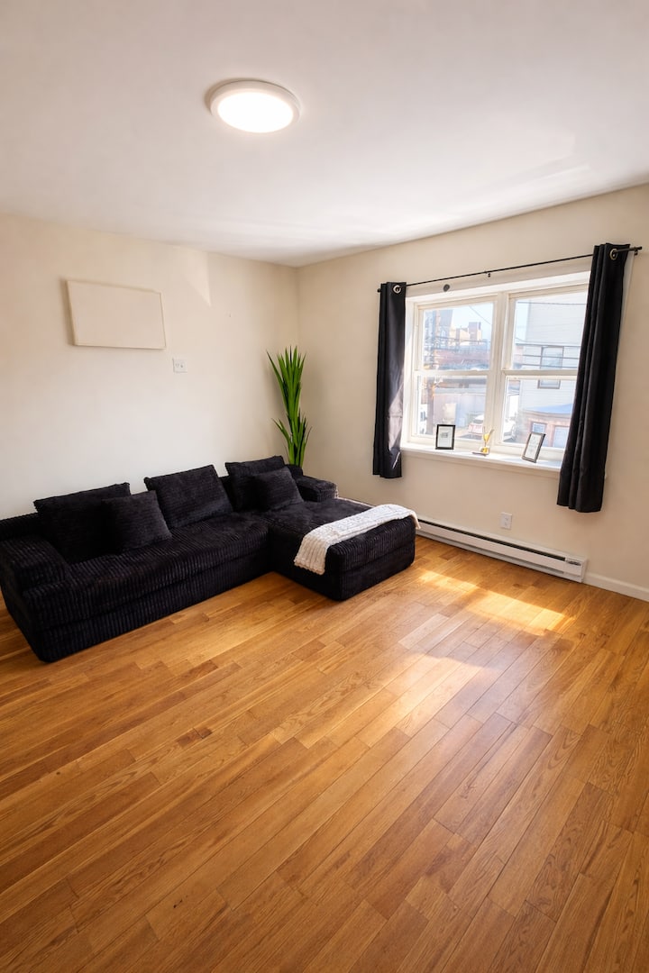 Spacious 2br: Walk To Newark Penn Easy Nyc Commute - Bayonne, NJ