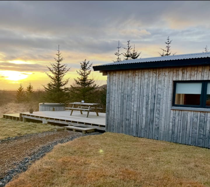 Romantic Tiny Cabin + Hot Tub • Golden Circle - Iceland