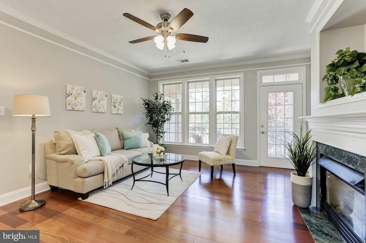 Beautiful 2 Br Reston Condo | Luminest Homes - Reston, VA