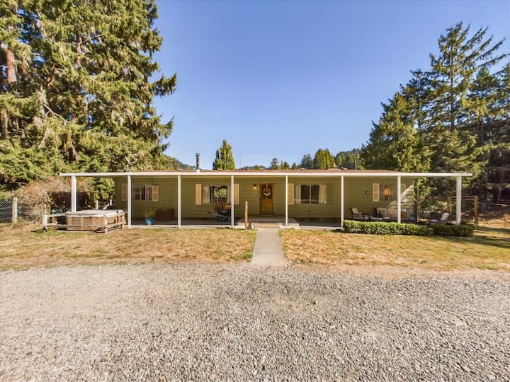 Mariposa House Charming Views - Ferndale, CA