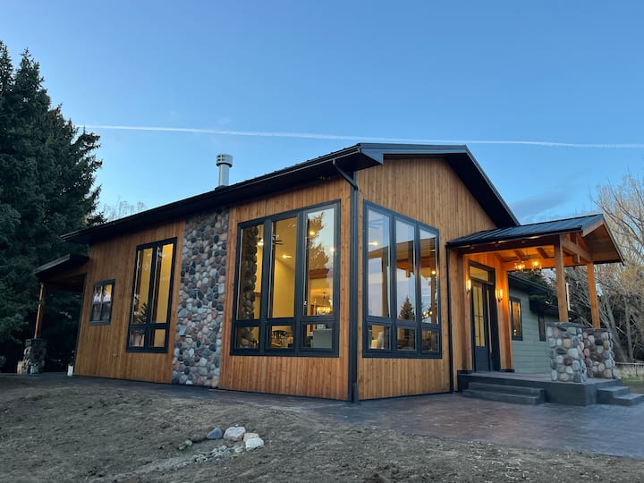 Newly Remodeled! Paradise In The Valley - Livingston, MT