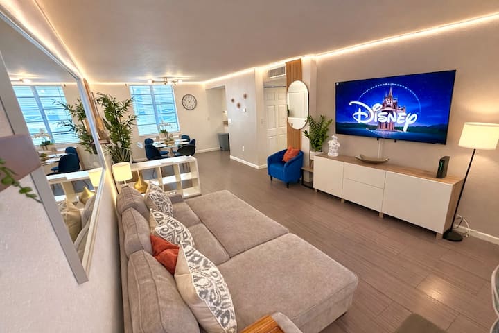 Lincoln Rd • Beach & Convention Gem + Parking - Miami Beach, FL