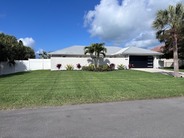 Luxury Canal Home/pool & Pool House/siesta Key - Siesta Key, FL