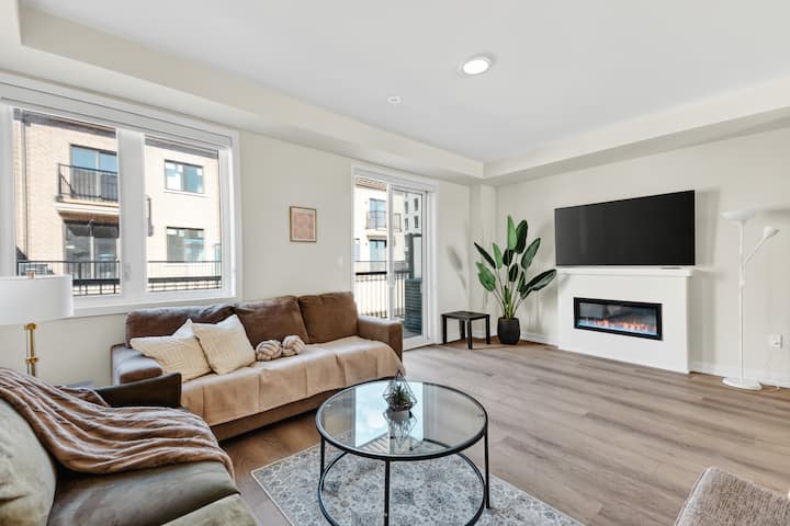 Brand New 4br Stay • Two Indoor Parking •Balcony - Markham