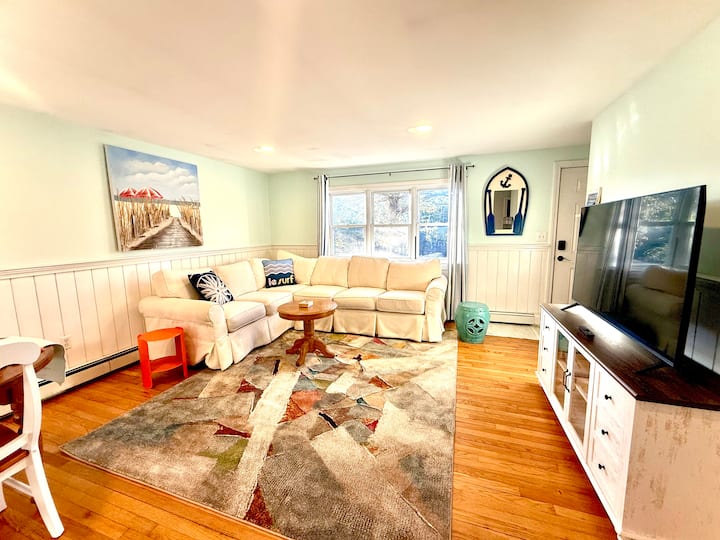 2 Miles To Either Bayside Or Ocean Side Beaches - Provincetown, MA