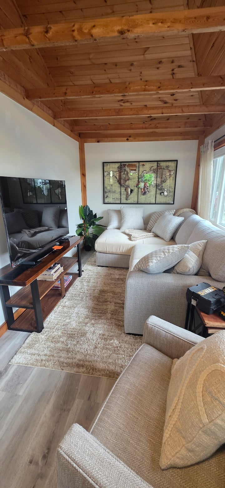 Cozy Cottage W/ Hot Tub & Fire Pit - Kawartha Lakes
