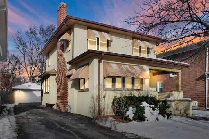 Spacious 4br Getaway | Minutes To Naval Station - Waukegan, IL