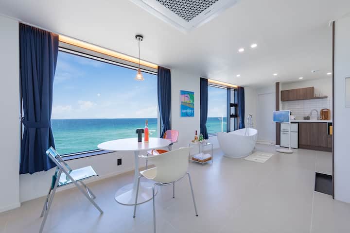 강릉, 오션뷰, 욕조, 10m통창의 바다 바로앞 신축 강릉하파펜션302호(사천진해변) - Corea del Sur