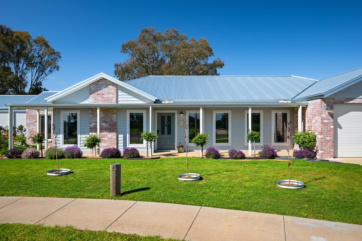 Country Comfort, Family Home - Moyhu