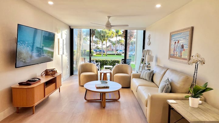 Ocean Village Condo Steps From The Beach - Fort Pierce, FL