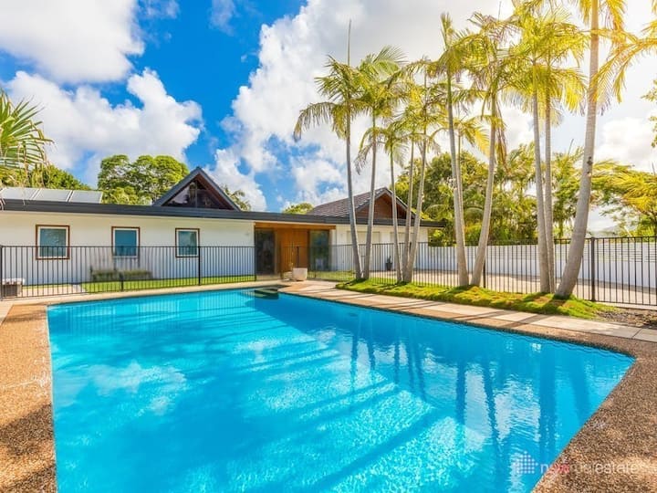 Home In Coffs Harbour Serenity + Pool + Fire Pit - オーストラリア コフズ・ハーバー