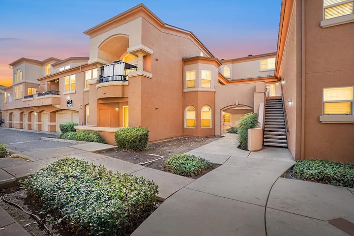 Luxury Room W/private Bath Near Airport/downtown - Sacramento, CA