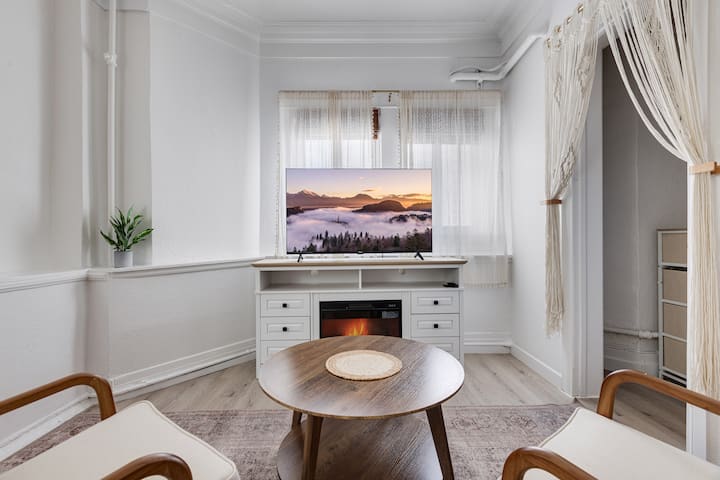 Family Friendly Apartment, Next To The Beach. - Santa Monica, CA