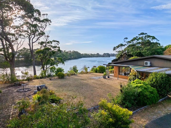 Peaceful Riverfront Escape – Perfect For Families - Wynyard
