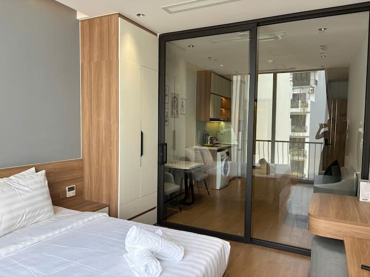 Anora/ 1bd _ 10 Mins To Beach _ In-room Washer - Đà Nẵng