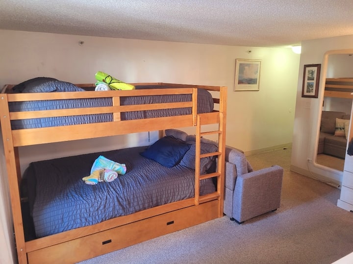Waikiki Apt, Sleep Up To 7, Just Blocks To Beach! - Honolulu