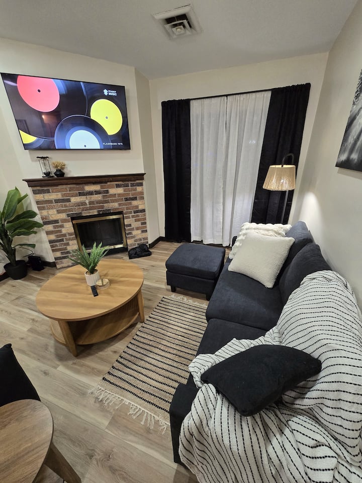 Hi-ho Ontario-2 Bed, 2 Bath Condo, Laundry, Garage - Bismarck, ND