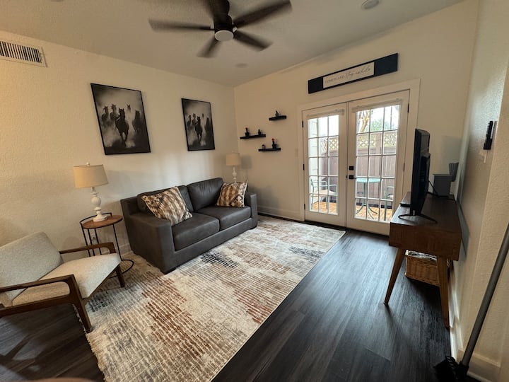 Modern Retreat Near Nrg & Medical Center - Houston, TX