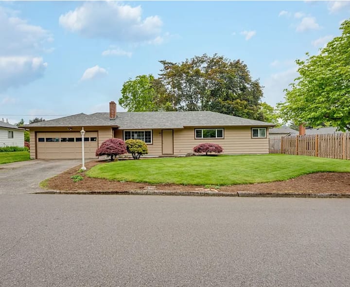 Spacious 3br Pet Friendly Retreat - Sandy, OR