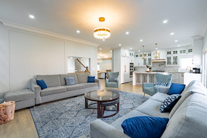 Luxury 4br Home | Sleeps 8 | Prime Brampton - Brampton