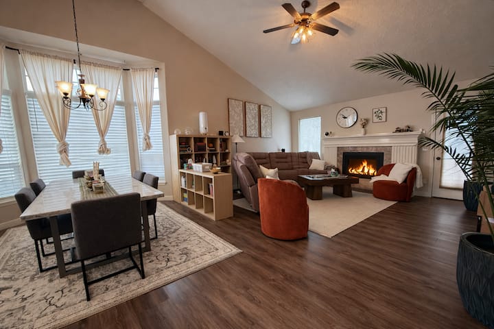 Hazelnut Hideaway-spacious-centrally Located - Meridian, ID
