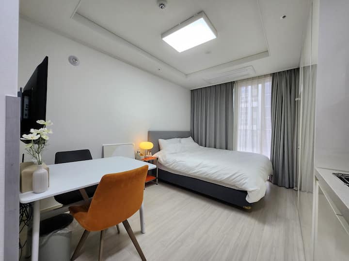 [인천공항 인근] 더블룸, 테라스, 2인, 운서역 도보5분,  무료주차,  인스파이어 - Incheon