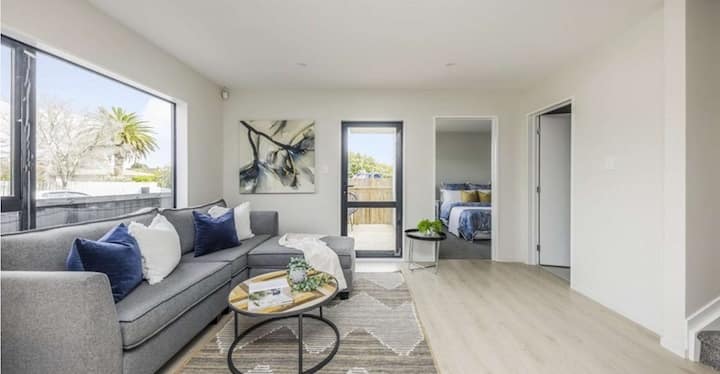 Family-friendly 5-br Home W Private Parking & Yard - Auckland