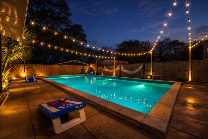 Pool + Hot Tub Retreat · Sleeps 18 · Near Destin - Fort Walton Beach, FL