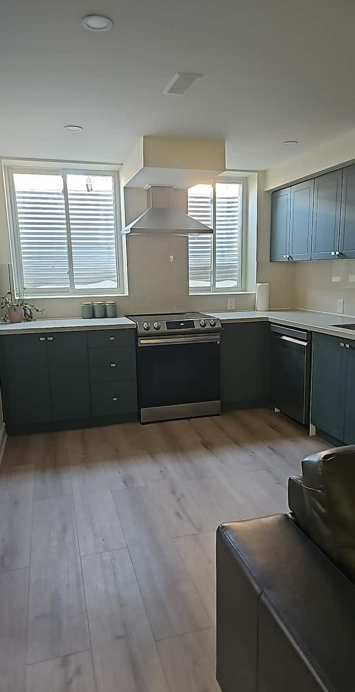 Cozy One Bedroom Guest Apartment - Ajax