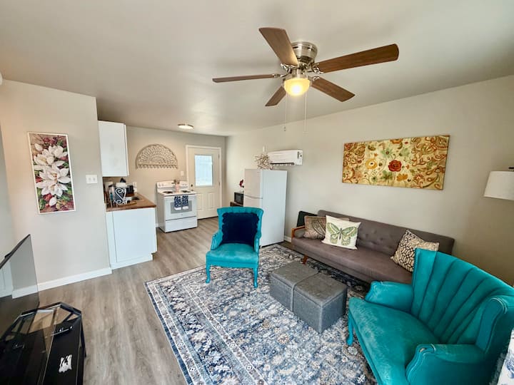 Simple & Cozy 2br | Central | 2 Qn | Crew Friendly - Abilene, TX