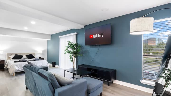 5 Min To Love Field• Modern + Comfy Studio - Dallas, TX
