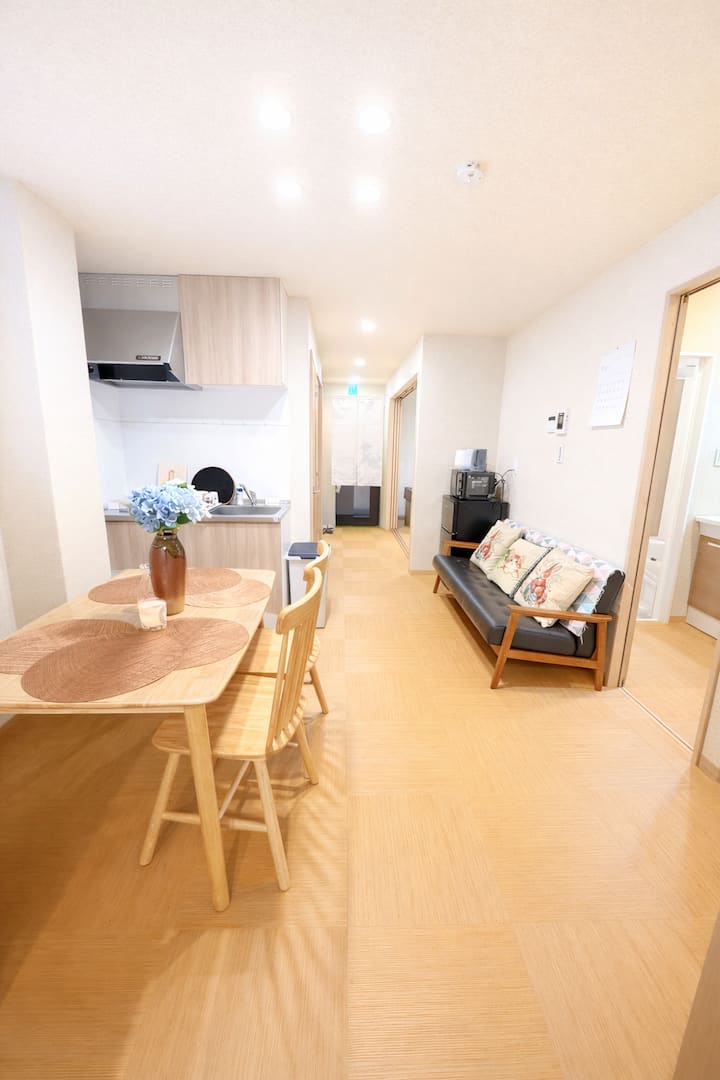 大阪难波附近，地铁徒步6分钟，3房一厅2厕所，适合3-8人，洗衣烘干机，长租大优惠 - Prefectura de Osaka