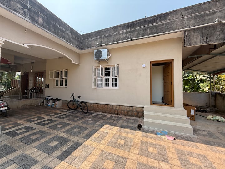 Ac Room With Attached Washroom - Udupi