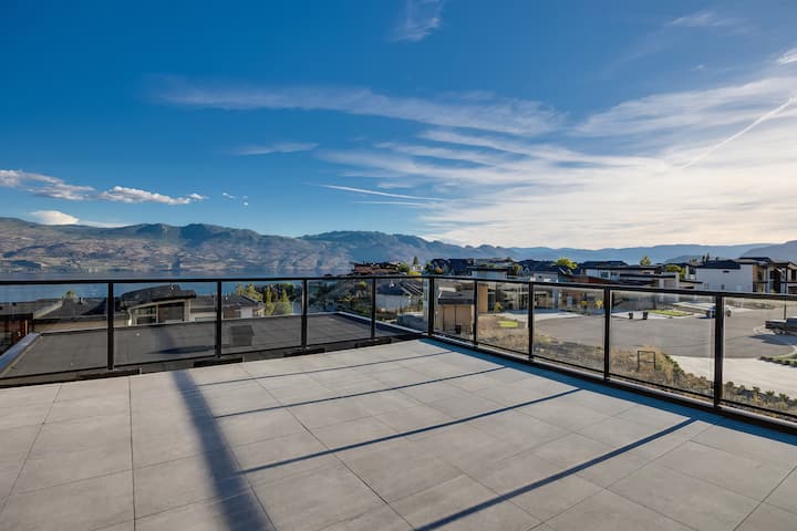 Sip & Soak: Wine Country Luxury With Heated Pool - Kelowna