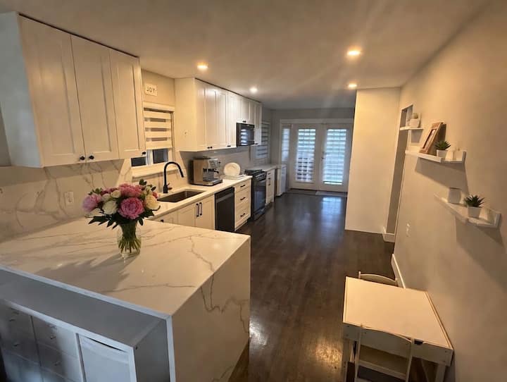 Modern And Spacious House In A Lovely Area! - Vancouver