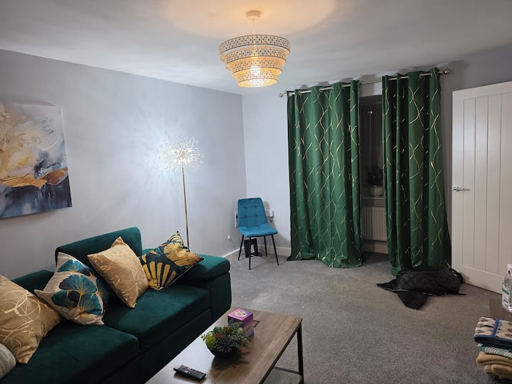Amesbury Contractor Home With Free Parking! - Amesbury