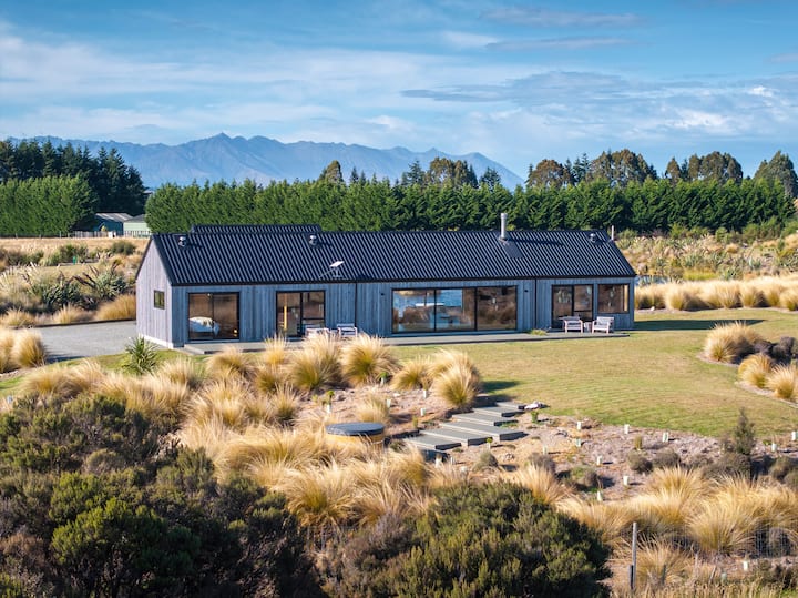 Mana Waiora Retreat - Luxury In Raw Wilderness - Te Anau