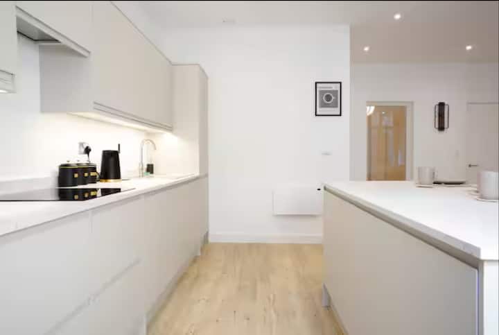 Contractor Ready | St Neots | Long Stays Discounts - St Neots