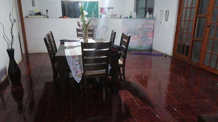 Casa Espaciosa, Estacionamiento, Cercano A Todos - Easter Island